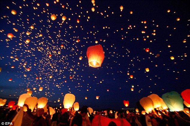 2 pcs Sky Lantern Fire Fly Kites Paper Hot Balloon Parachute Kandil ...