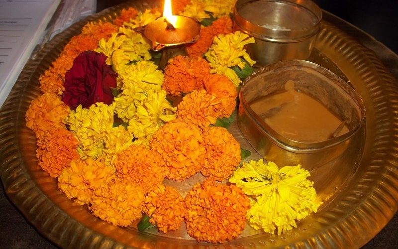 Buy Royal Chandan Kesar Tilak for holi pooja and religious use, Tika ...