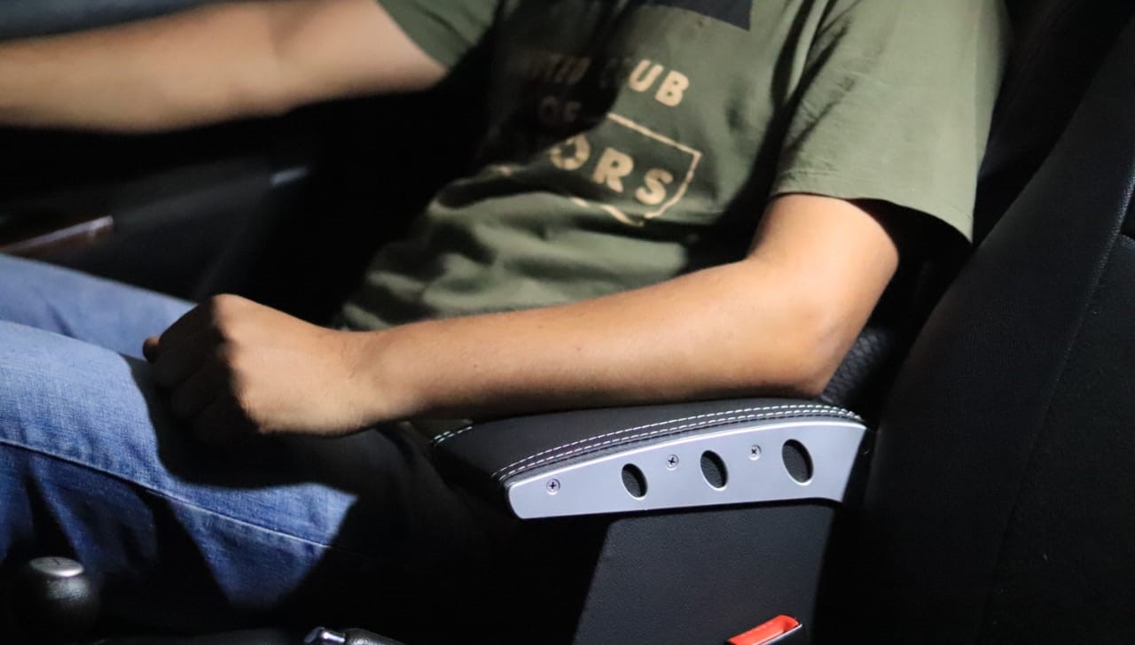 Buy HIGH QUALITY WOODEN ARM REST FOR SWIFT 2018 BLACK WITH BOTTLE ...